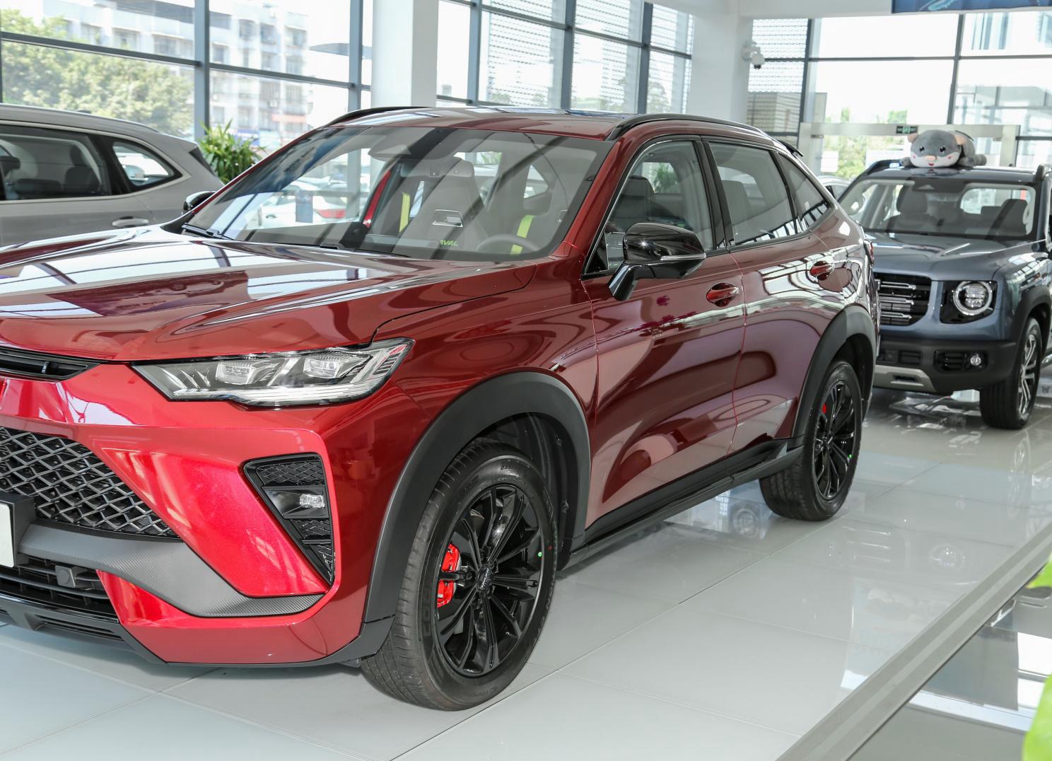 The new coupe SUV, Haval H6S arrives at the store for real shots!The appearance is more sporty ...