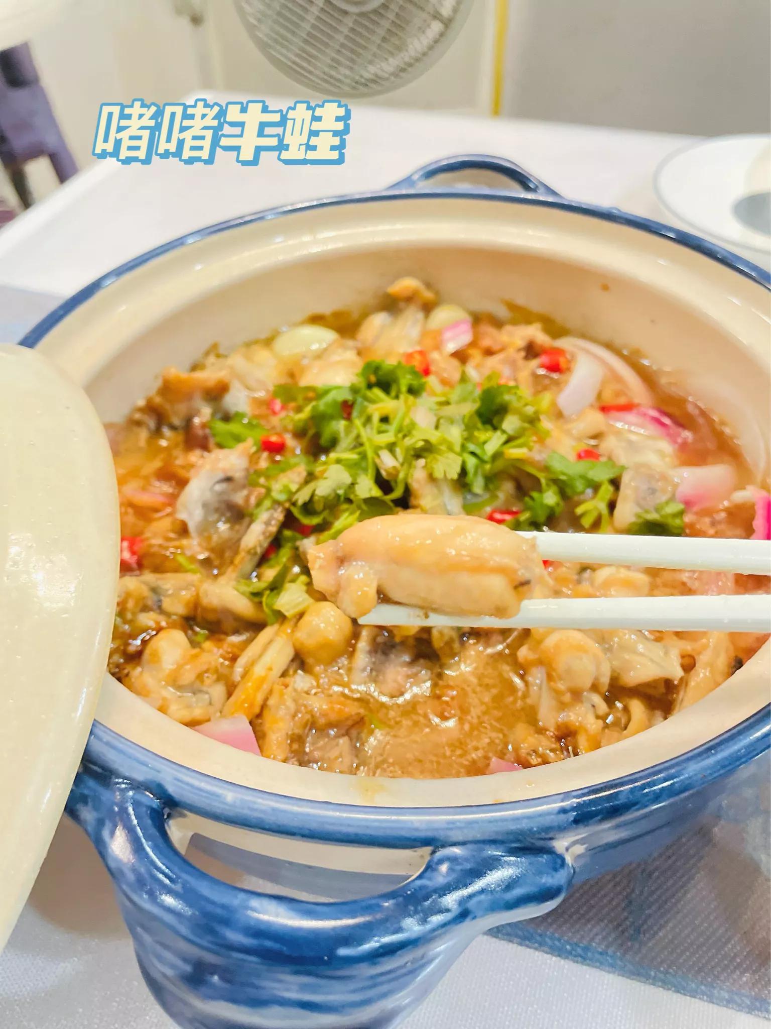 Wasabi big head shrimp and sizzling bullfrog in a hot pot, delicious ...