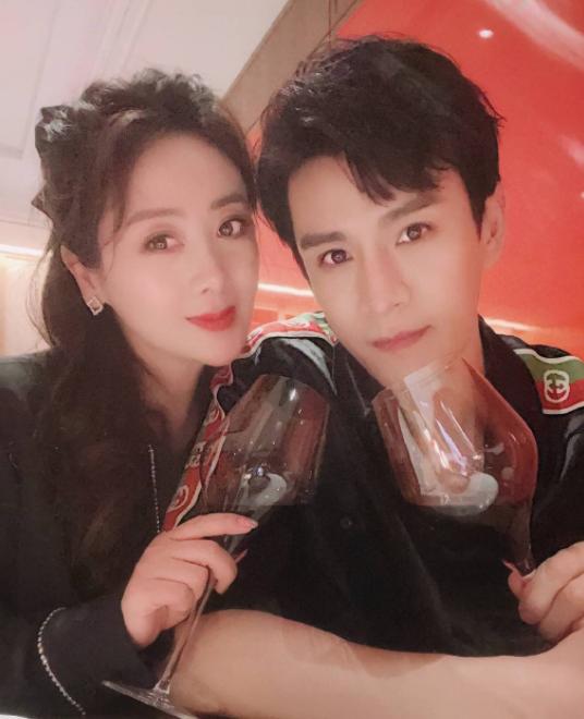 Xiao Lilin injured her knee and was back home by her husband. Her ...