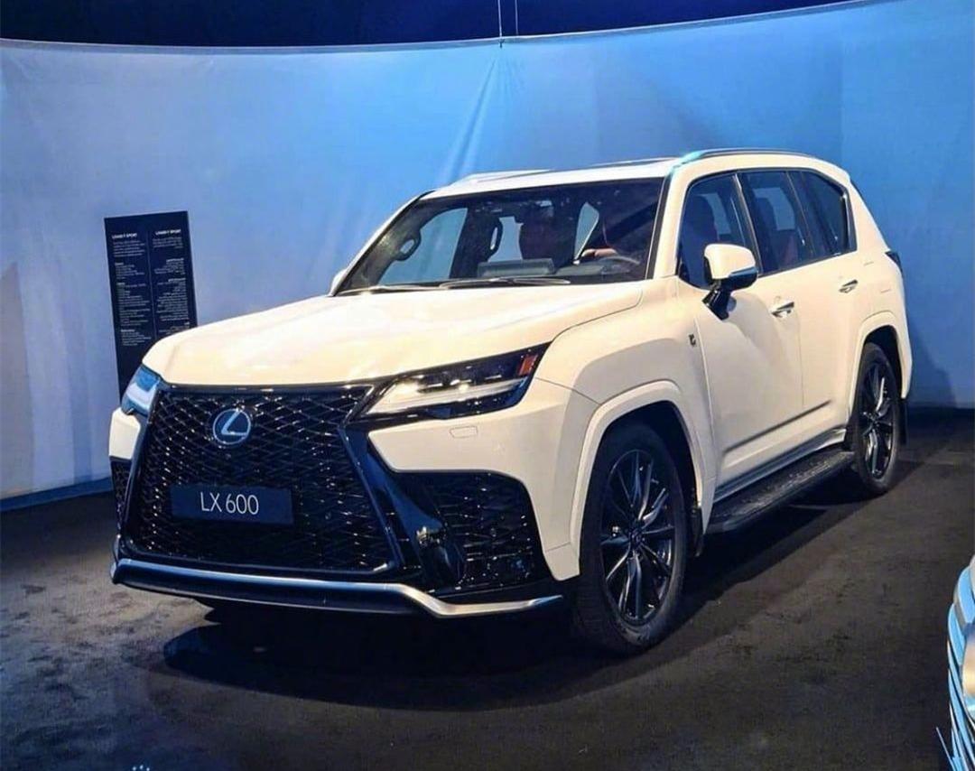 The "top beam" has been replaced, the new Lexus LX600 real car ...
