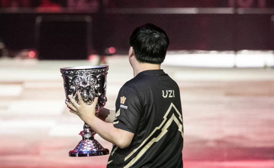 God rewards hard work!GALA's high-intensity live-streaming ranks ...