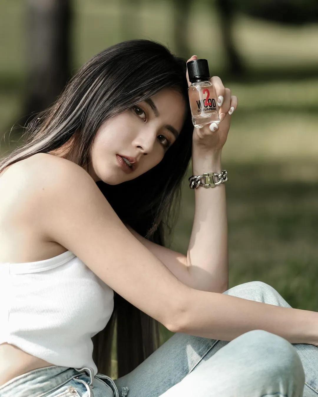 Beautiful Model MIYA - iNEWS