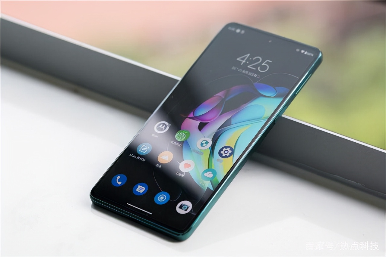 Motorola launched a mobile phone called "Moto Edge Light Luxury Edition ...