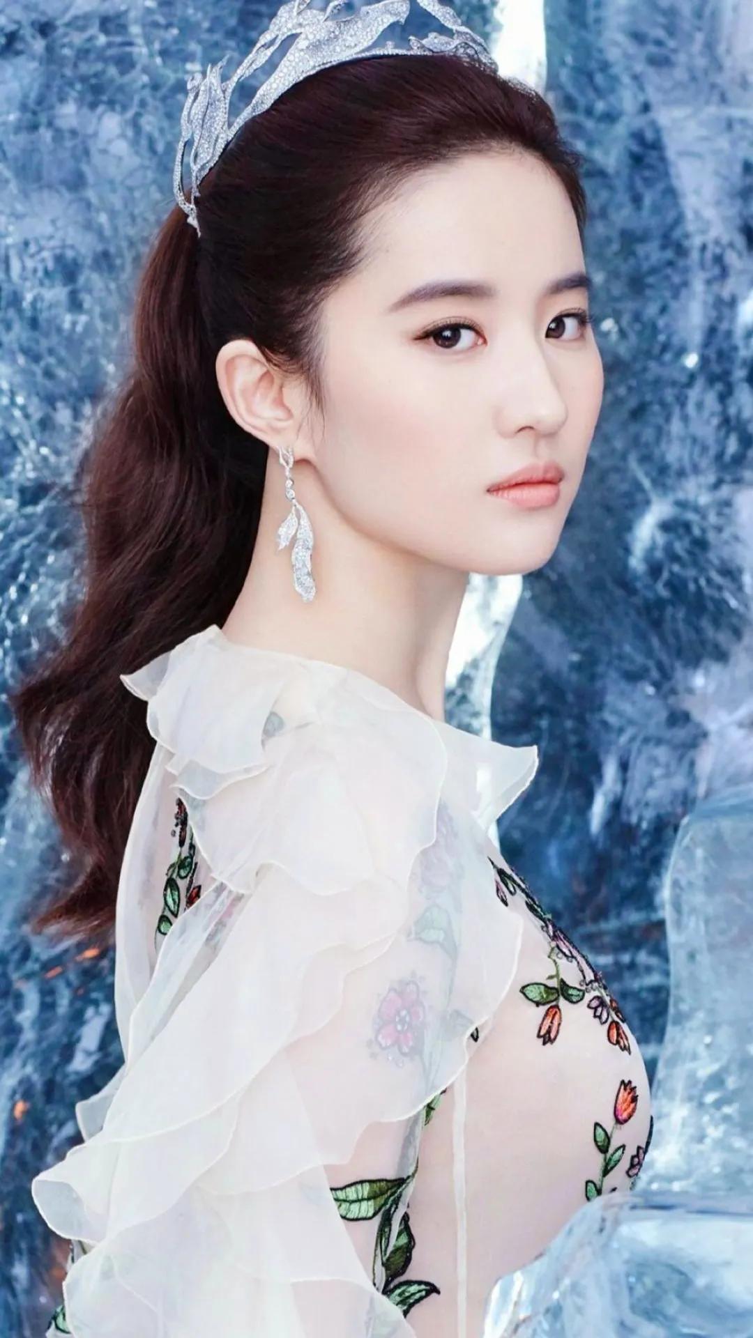 This is Liu Yifei under the bare face, do you believe it? - iNEWS