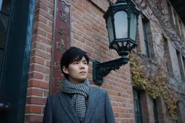 This "Chinese-Russian handsome guy" is on fire!Not only is he handsome ...