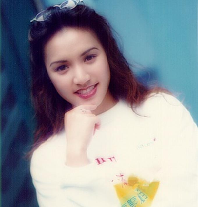 Li Ruien works with her children to sing. The 18-year-old daughter ...