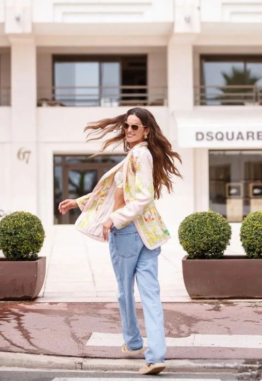 Foreign actress Isabel Glatt, can train her abdominal muscles like this ...