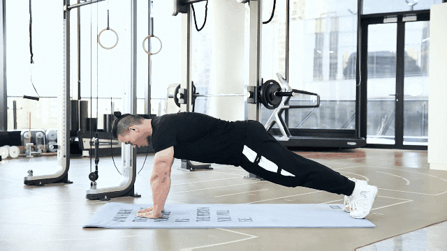 From a height of 183, a thin boy weighing 130 kg became a fitness ...