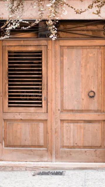 Let's take a look at "The Door" by the famous poet Gu Cheng - iNEWS