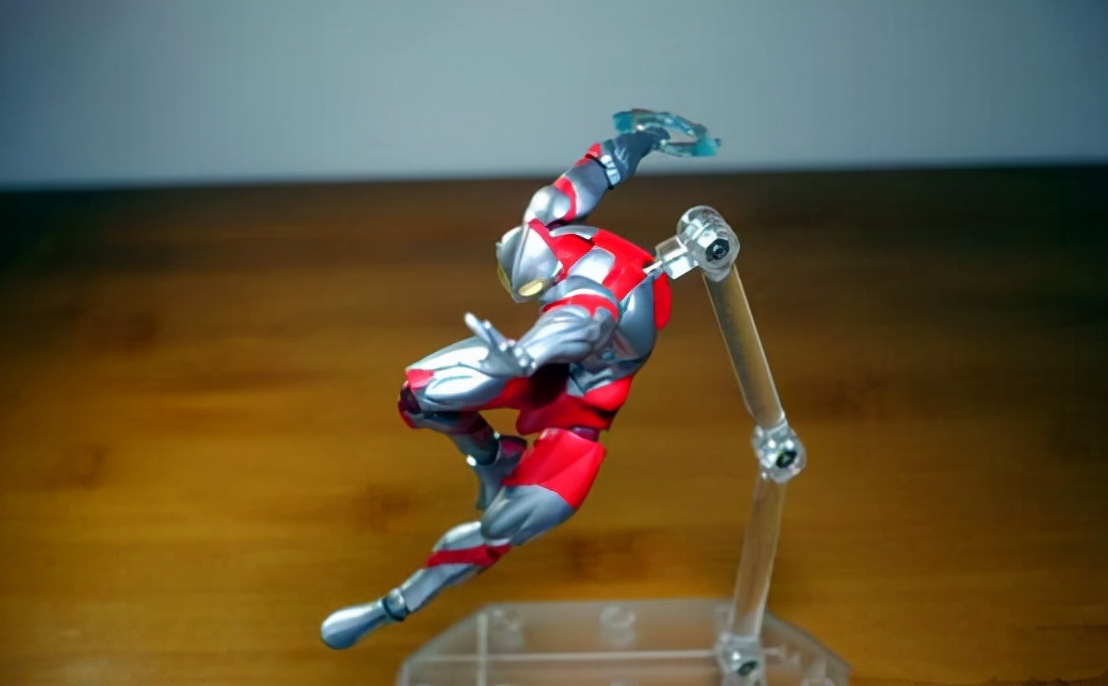 Manmi's own muscle Ultraman figure is to be produced in batches, I am ...