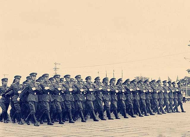 Who is the commander-in-chief of the National Day military parades?Who ...