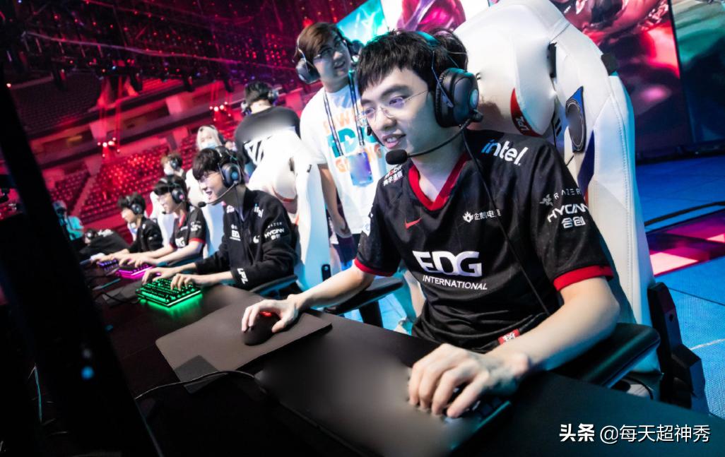 Scout Ryze takes control of the game, EDG double kills FPX to get the ...