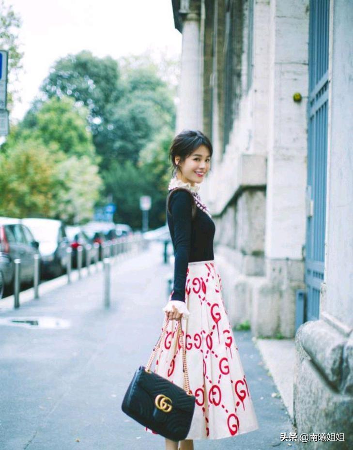 Ma Sichun is fat again!It's hard to hide the plump state in black, but ...