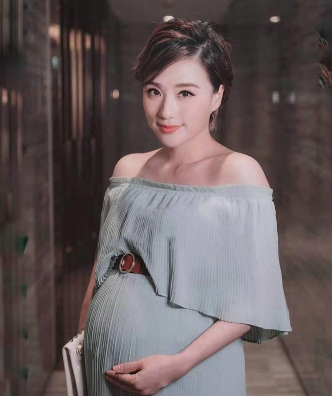 Former TVB beauty anchor Lin Yanling's husband was posted on the street ...