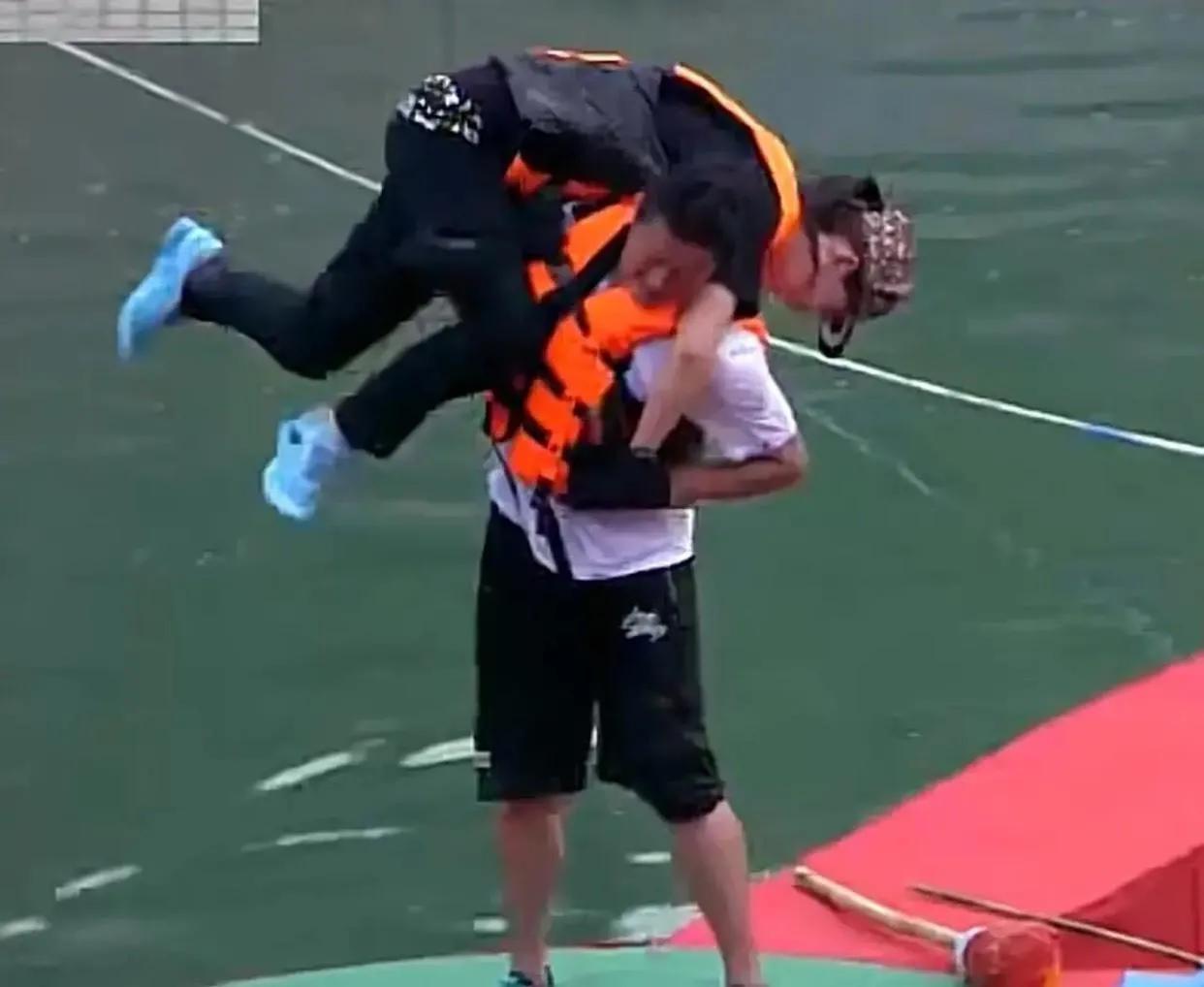 Qi Wei blocked Wu Jing from going, Qi Wei "I can't stand you touching ...