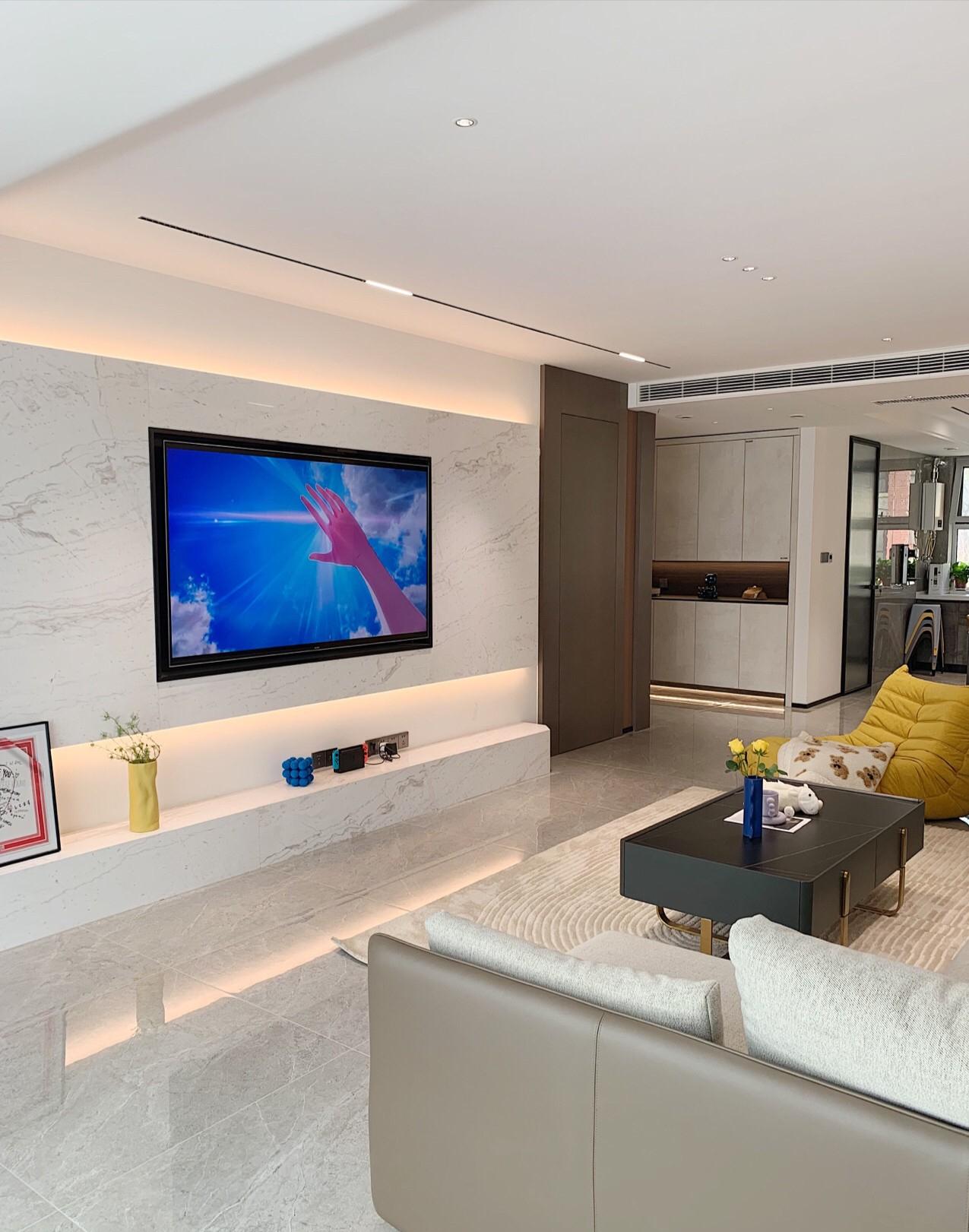 The nouveau riche flaunts that he is rich, and he decorates ...