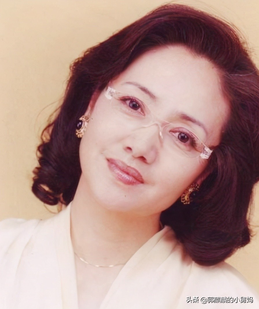 She is the sister of Li Youbin and a national first-class actor. She ...