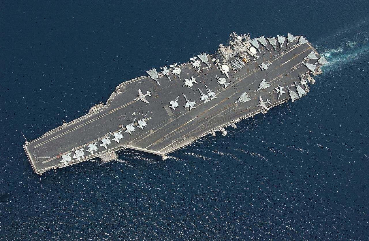 3 lifts for the new aircraft carrier? What kind of plane shape will it ...