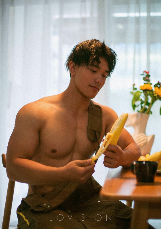 Brother Sunshine Zeng Haoran: Have a nice day alone - iNEWS