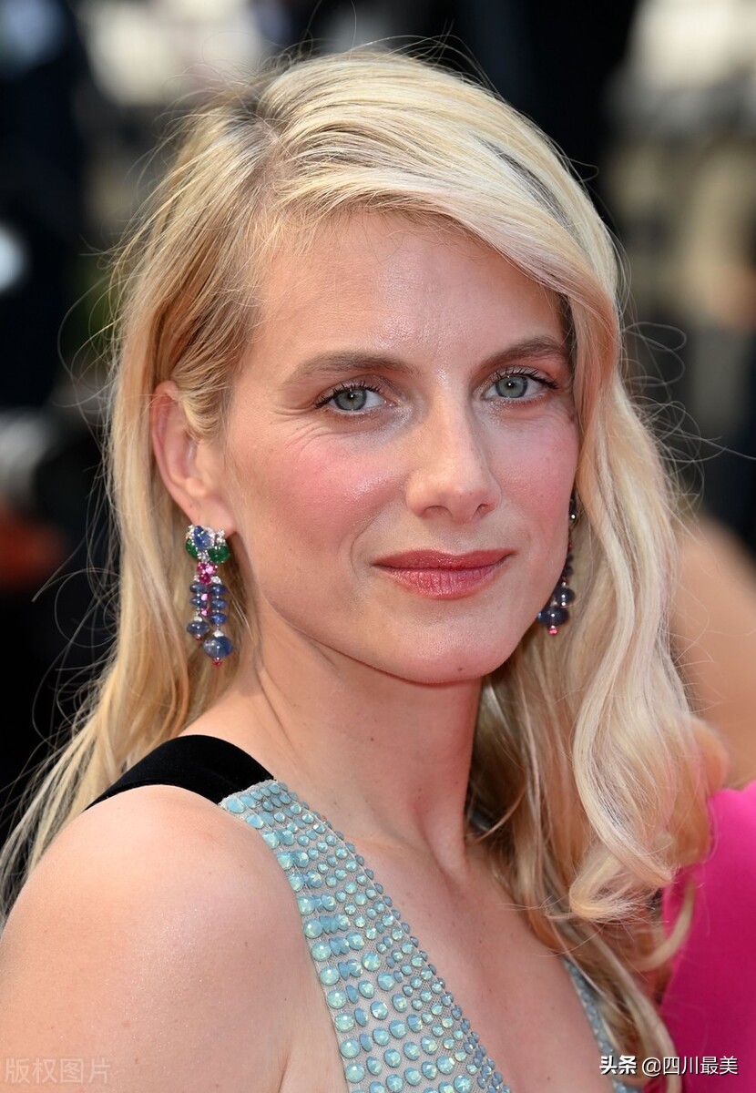 For acting and excellent, Melanie Roland, who is famous for ...