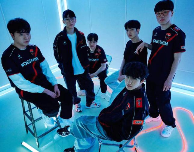 Win the game and lose the character?After the NS team defeated T1, the mid laner Gori's thumbs ...