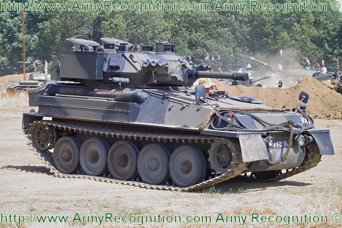 British "Sabre" armored reconnaissance vehicle - iNEWS