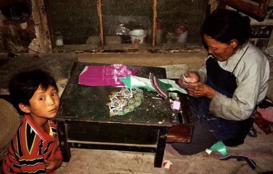 "Flower-cutting Lady" Ku Shulan: 4 years old married at 17 years old ...