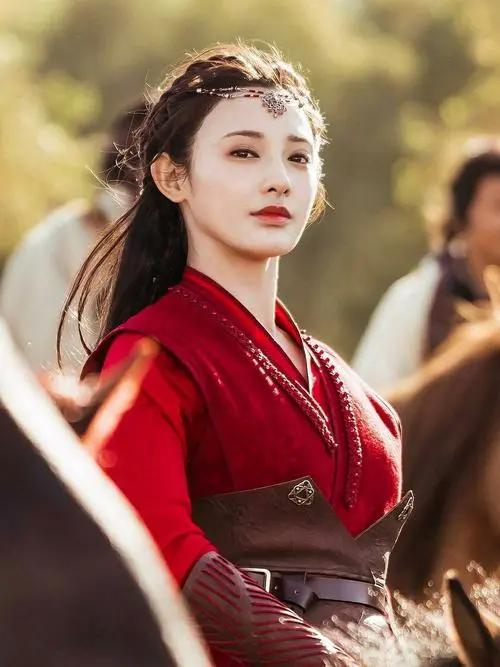 Peng Xiaoran's "Jun Jiuling" will start broadcasting soon!Dressed in a ...
