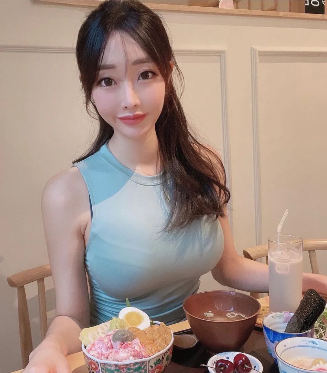 1. He is 1.76 meters tall and has a big body shape, which can be called ...