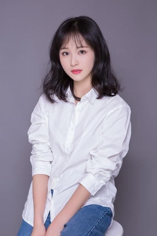 Like a flower like a jade, the young and beautiful Li Landi - iNEWS