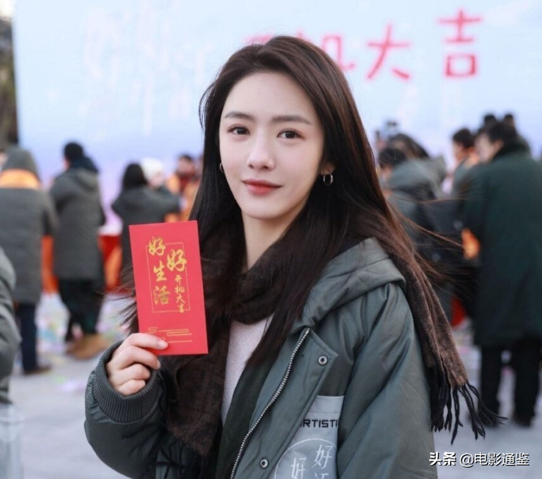 After Peng Guanying's "Under the Sun" is over, Ke Ying and Xiaowu both ...