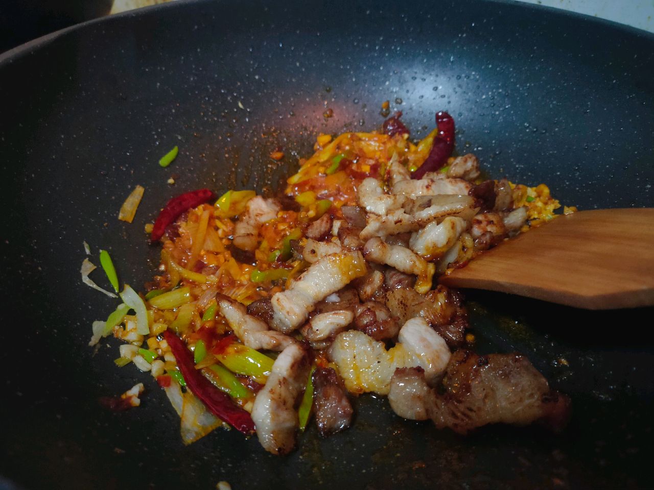 Appetizing small stir-fry: dry pot Chiba tofu, spicy and salty, soft ...