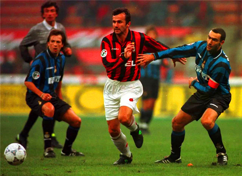 He became the King of Bayern at the age of 21, turned his face with ...