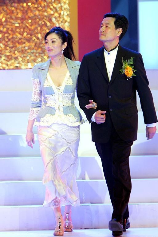 Zhang Min's long hair style is also difficult to conceal his "heroic ...
