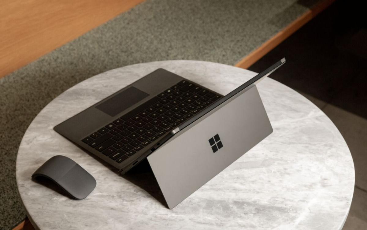 The favorite of graphic designers, Microsoft Surface Pro 7 is thin and ...