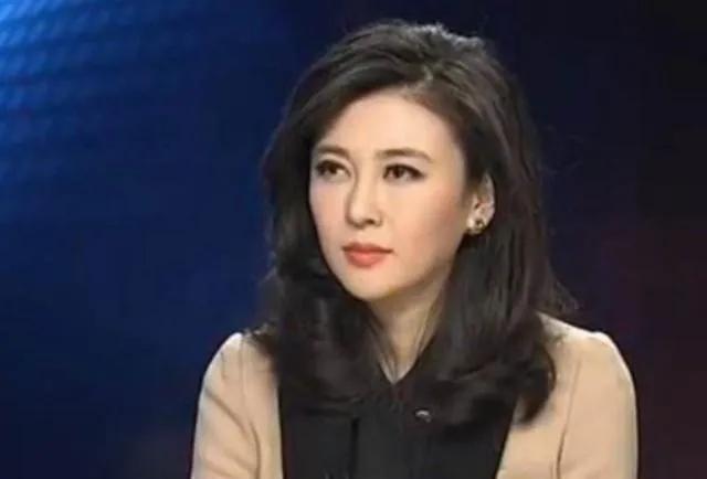 CCTV host Li Hong photo album - iNEWS