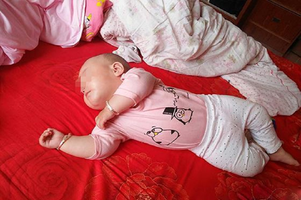 After Er Bao was born, who would the family Da Bao sleep with?Bao Ma ...