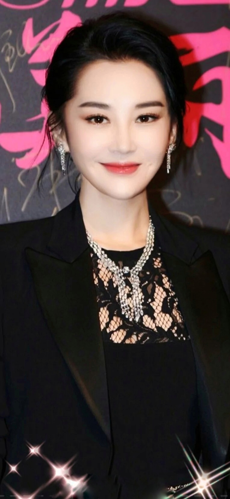 Xu Qing: A time-sculpted immortal woman, do you like her more and more attractive? - iNEWS