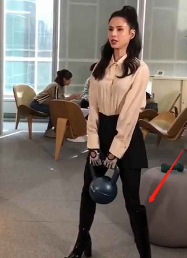 54-year-old Li Ruoxun is thin into bamboo bamboo people! Both legs are ...