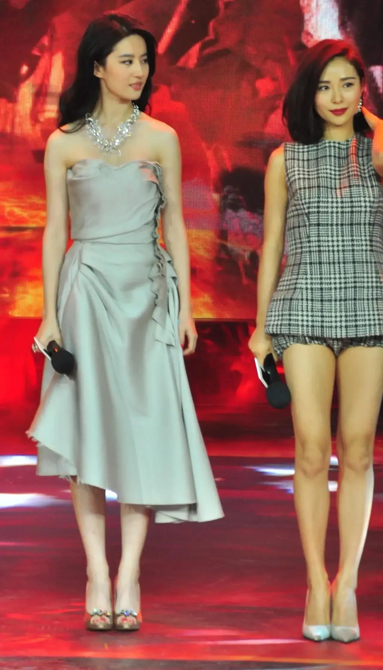 Pure girl Jiang Yan - iNEWS