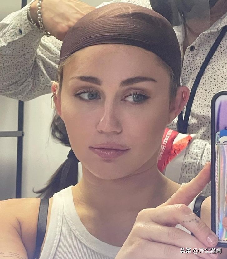 14 stars who decided not to hide their protruding ears and proudly ...