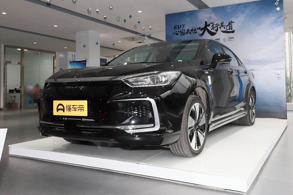 BAIC New Energy pure electric vehicle Class B sedan - iNEWS