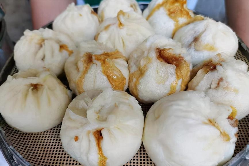 This kind of traditional breakfast in Wuhan, 1.5 yuan each, you have to ...