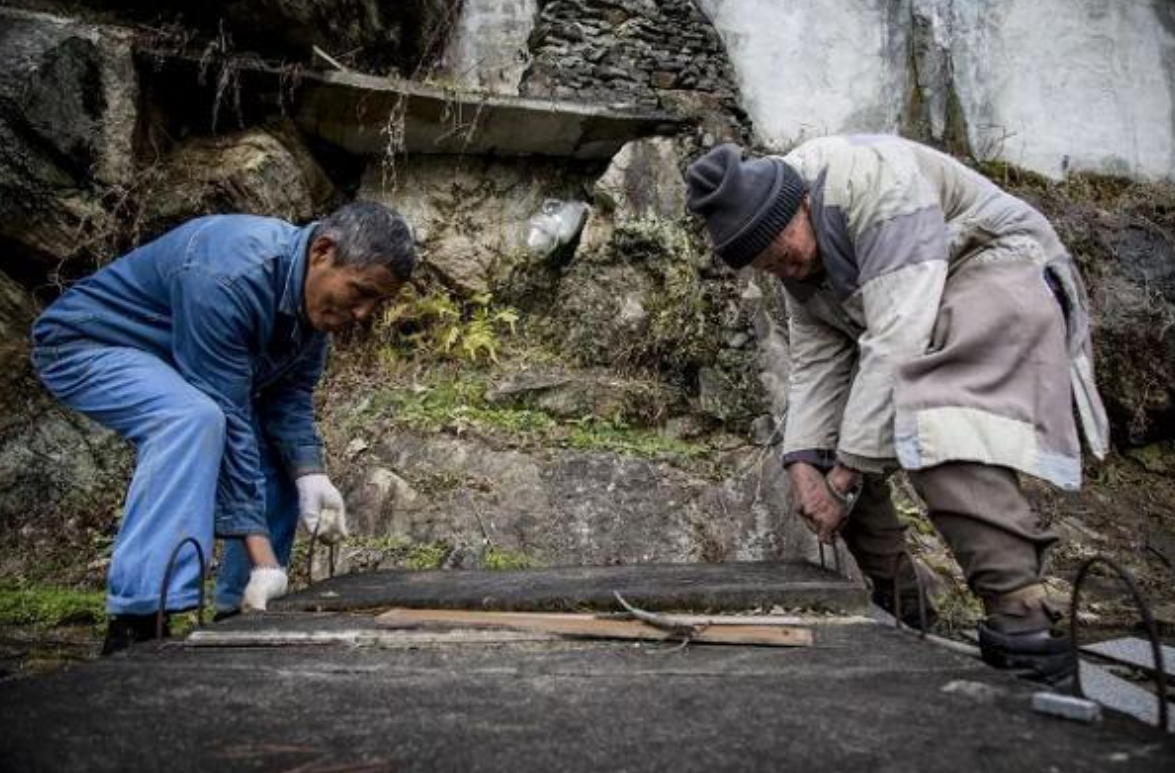An 85-year-old monk who lives in seclusion in the mountains, once cut ...