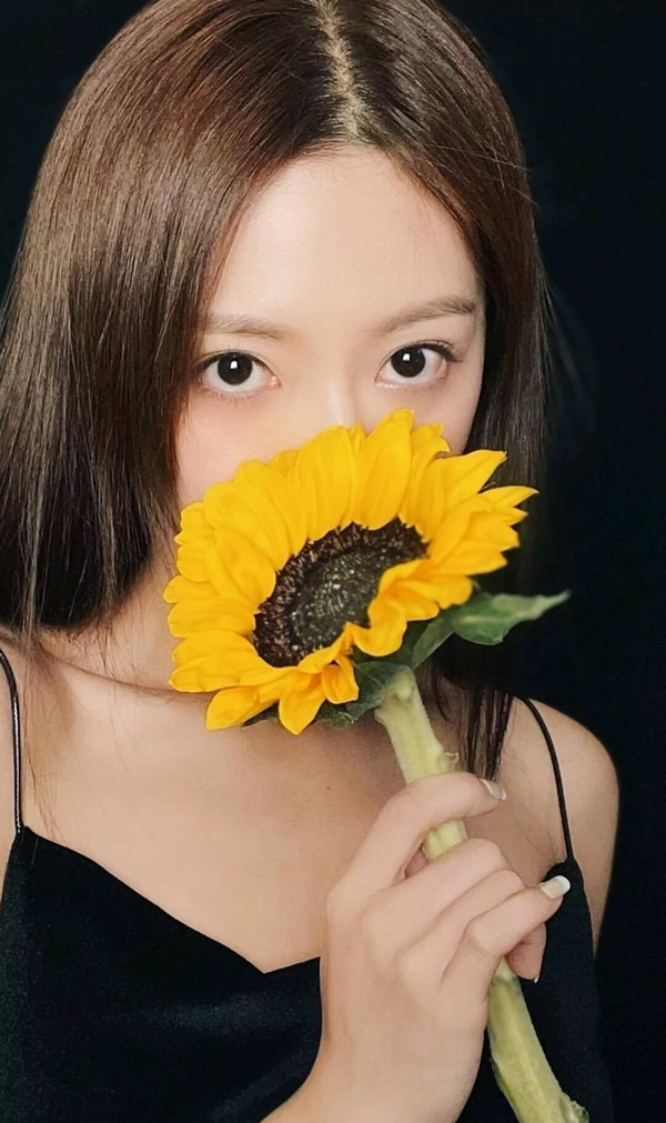 Treasure girl!He confessed in the backlight, full of aura, "old actor ...