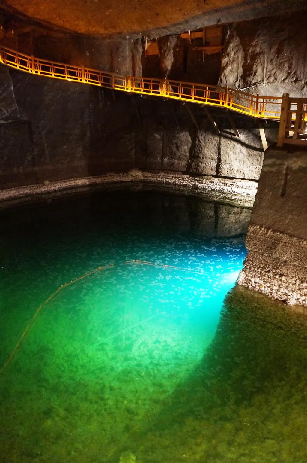 The world's largest underground salt mine city with a passage length of ...