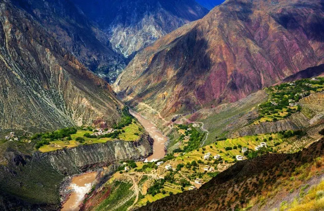 Crossing the Da Hengduan Mountains, across the three parallel rivers ...