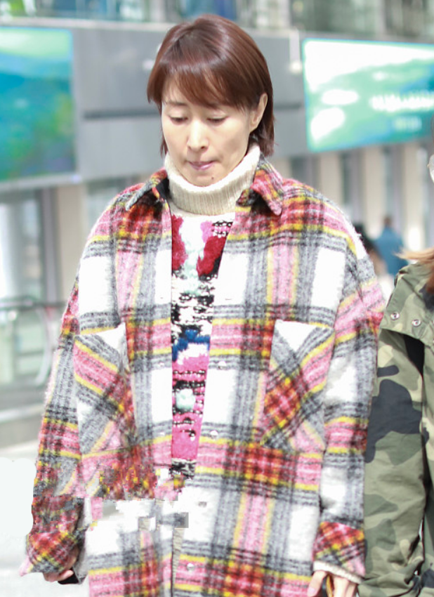 44-year-old Liu Mintao is really confident. He walks the airport ...