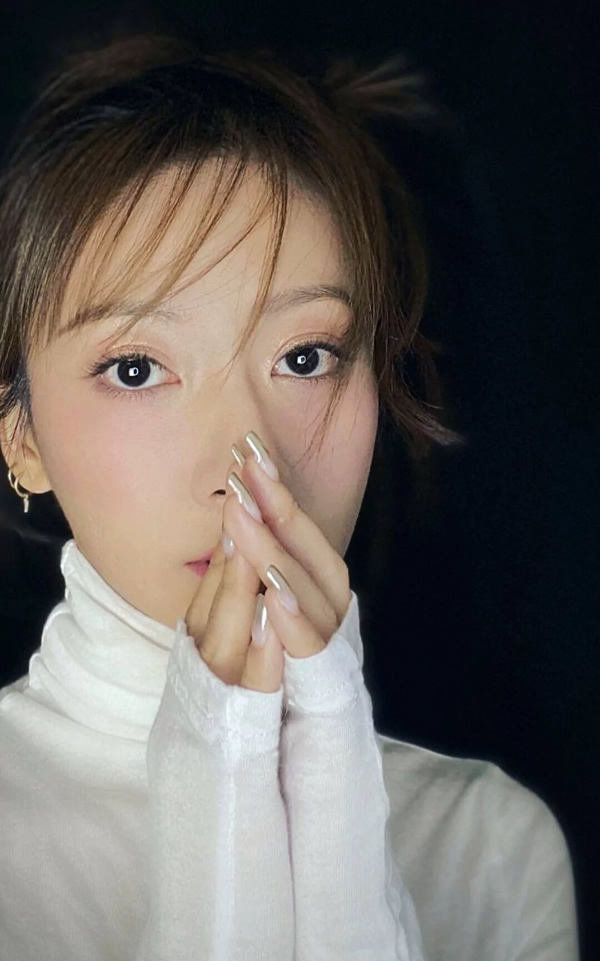 Treasure girl!He confessed in the backlight, full of aura, "old actor ...