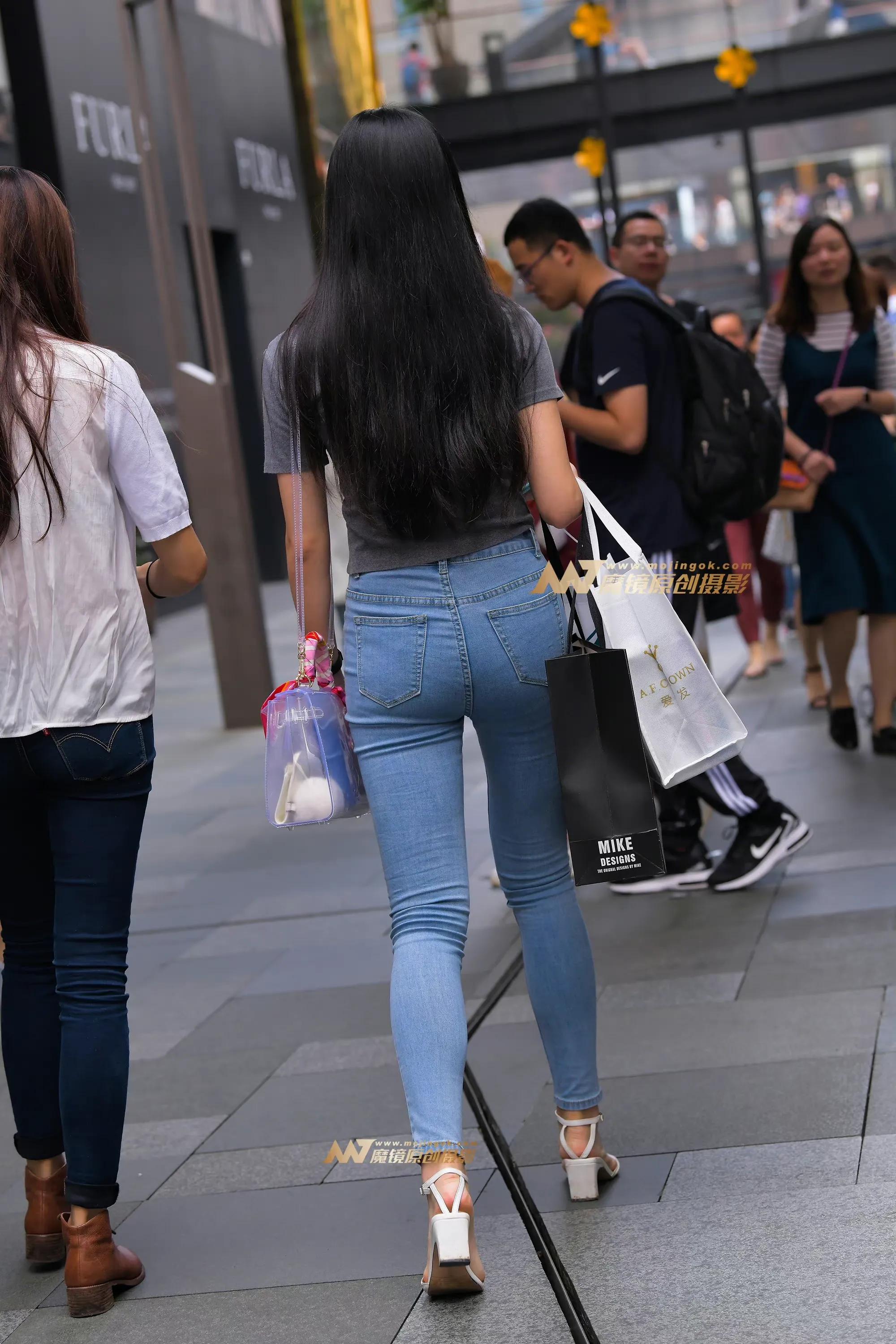 Street shot: The long-legged lady in jeans has a great body, gentle and ...